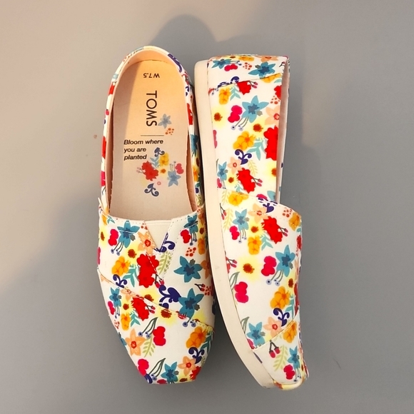 Toms | Shoes | Toms Floral Alpargatas Size 75 | Poshmark